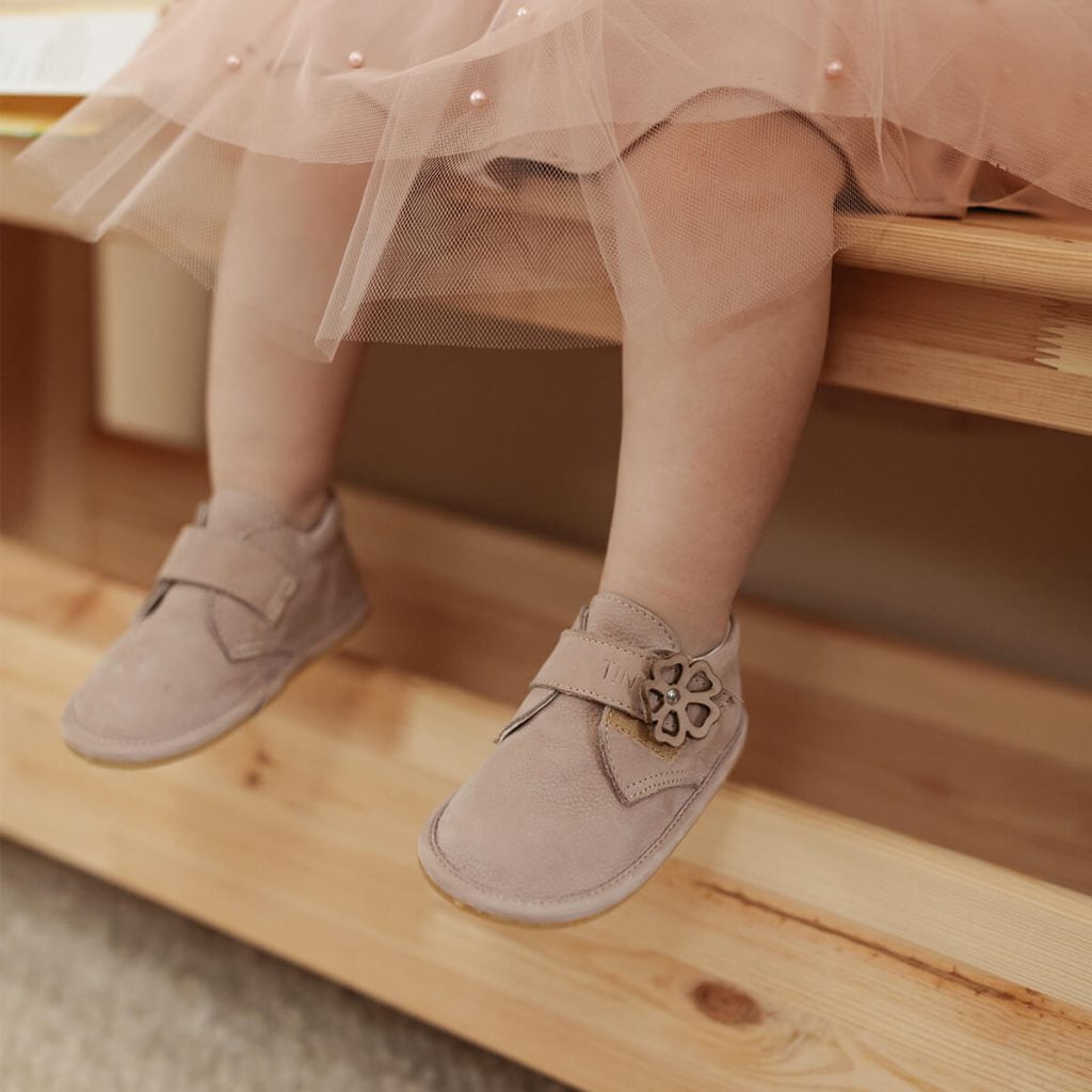 Cine realizează pantofii Tiny Toes? | Tiny Toes